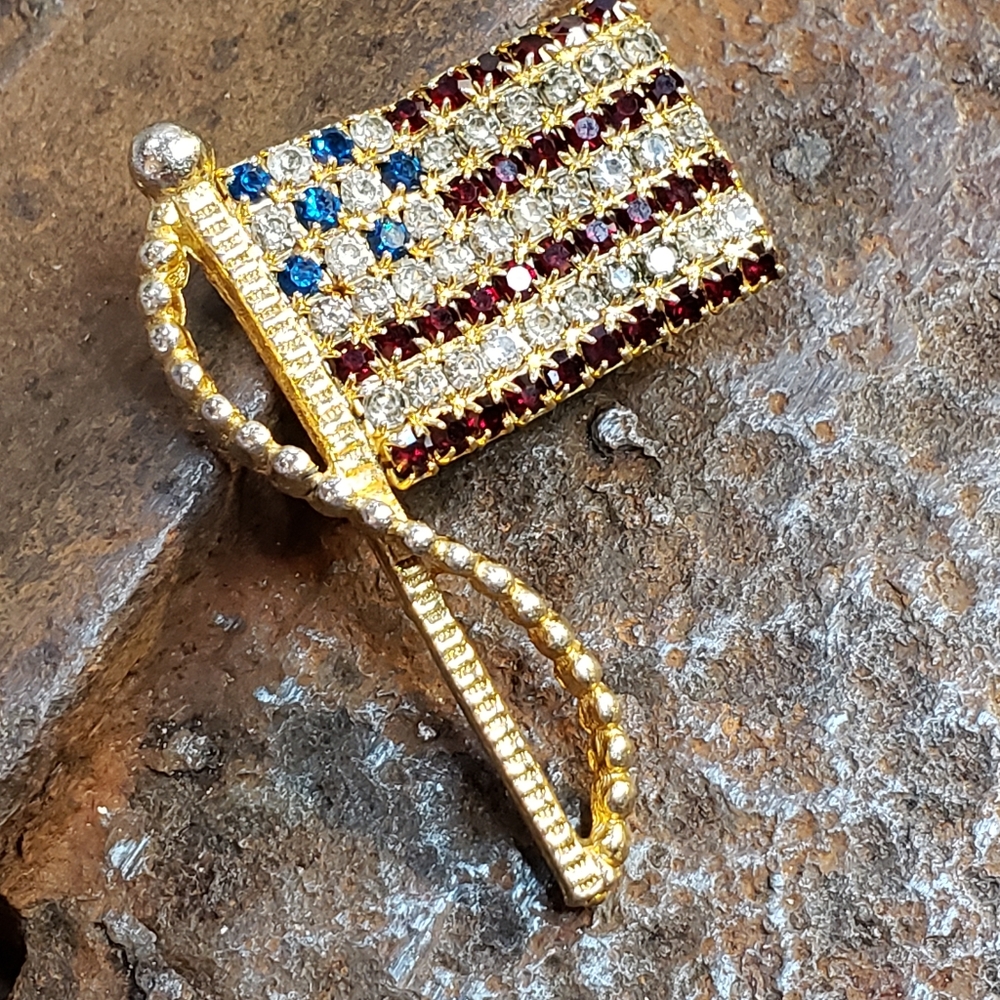 Vintage Rafaela Gold Tone American Flag Brooch - Gem